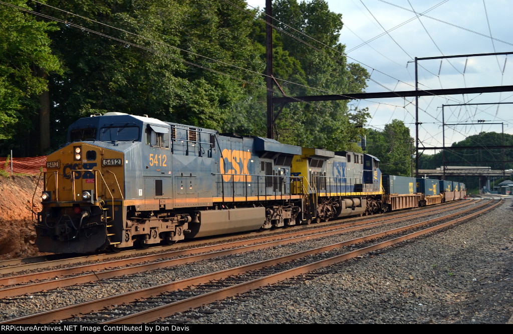 CSX ES40DC 5412 leads Q036-11